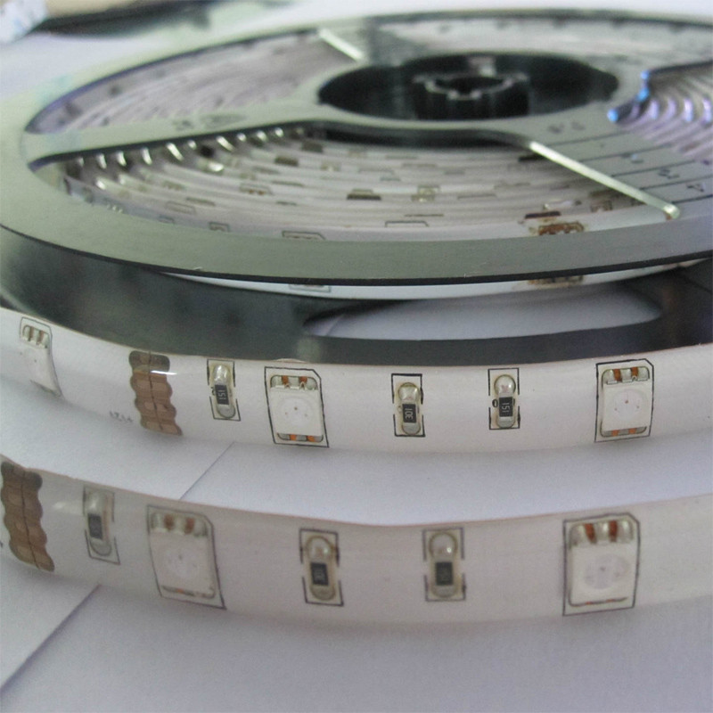 Striscia led RGB multicolore 30 led/m 360 Lumen/m impermeabile